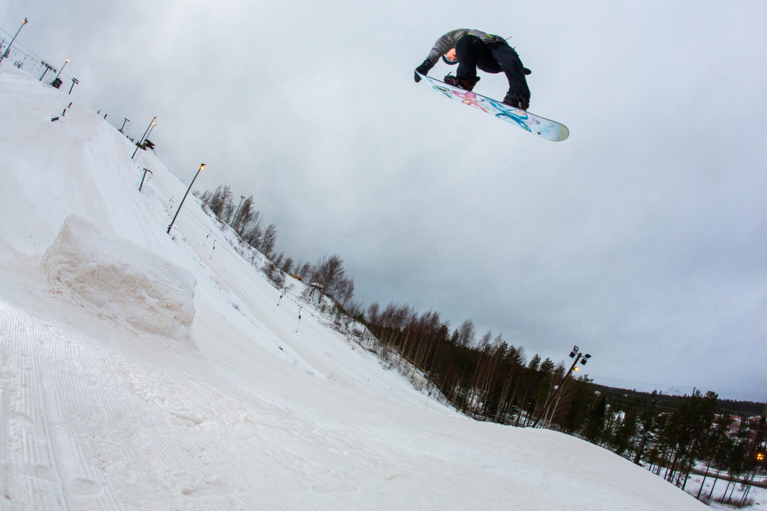 Nuorten MM-kisoihin Suomesta neljä laskijaa - Rodeo Snowboarding